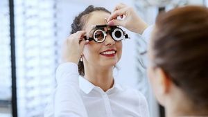 Welche Serviceleistungen bieten Augenoptiker an? | Brille24 DE